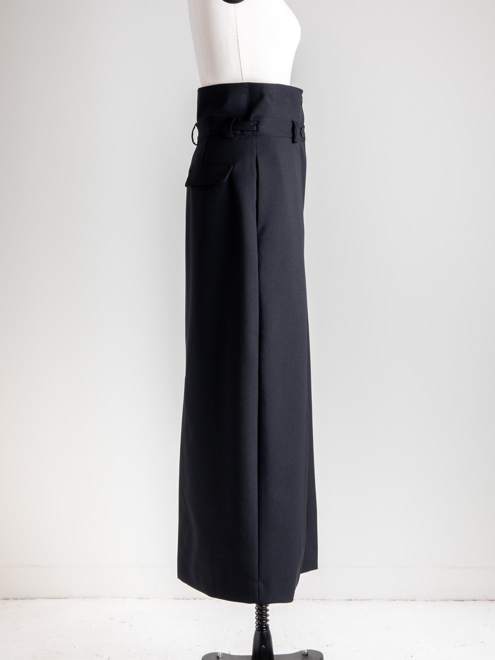 【予約販売】Greta / first step skirt （BLACK/OFF-WHITE) – deres.online